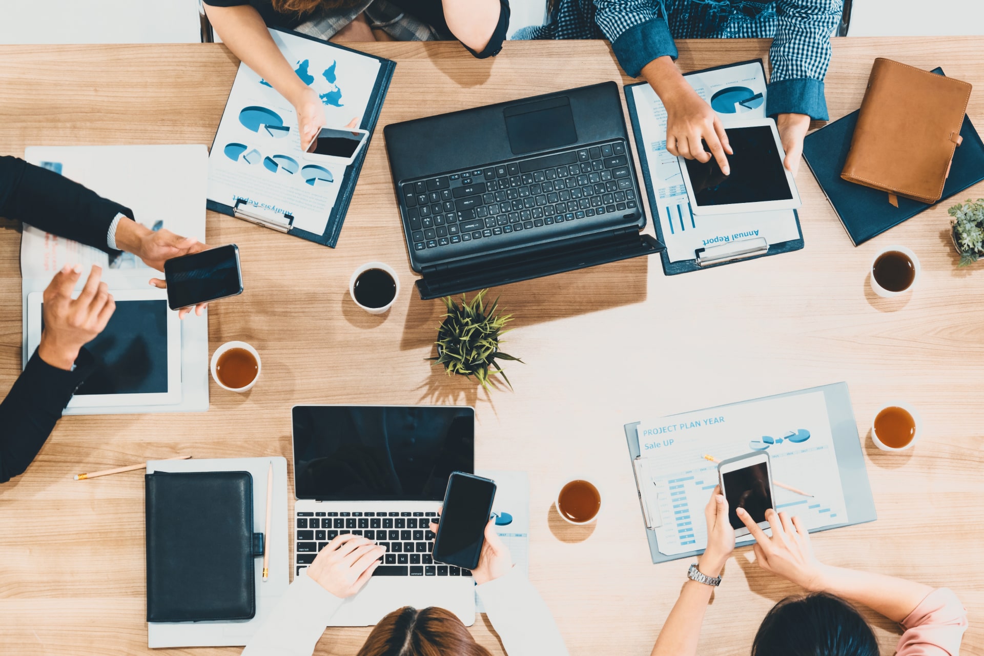 Menjelajahi Lanskap Telekomunikasi Seluler Indonesia: Perusahaan, Karir ...